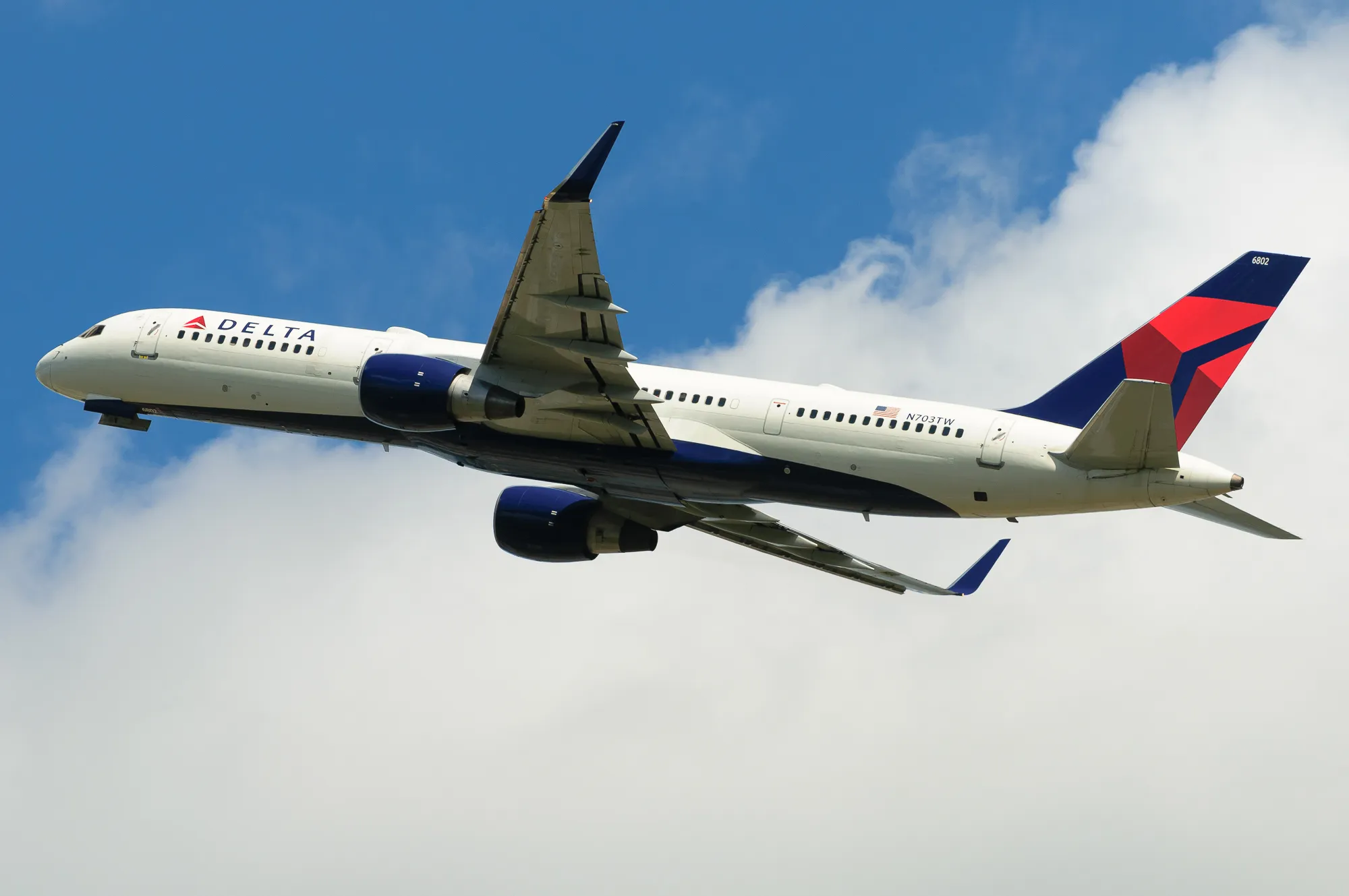 Delta 757 Evacuated At Atlanta After Cockpit Smoke Report